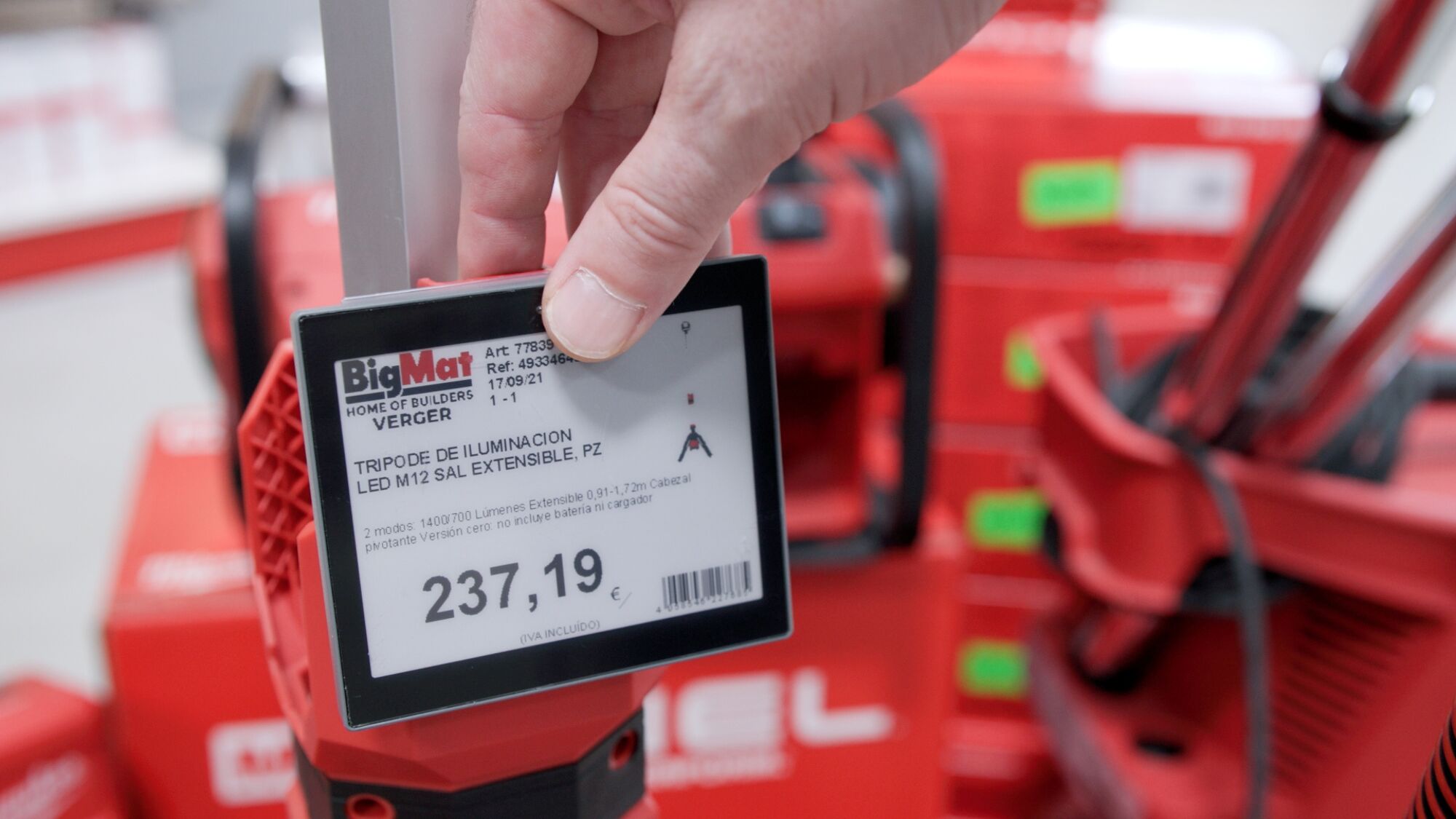 The Advantages of Using Digital Price Labels in Hardware Stores