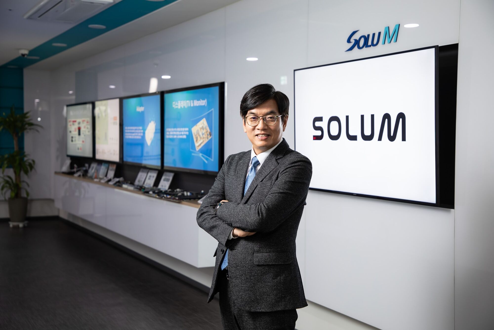 SOLUM Introduces 4-Color ESL Lineup